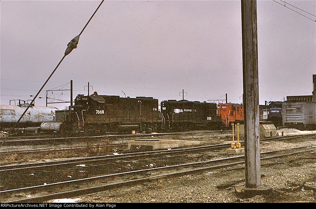 Former PRSL GP38 2008 (CR 7668) pauses with GP9B 3826 and Amtrak GP7 774